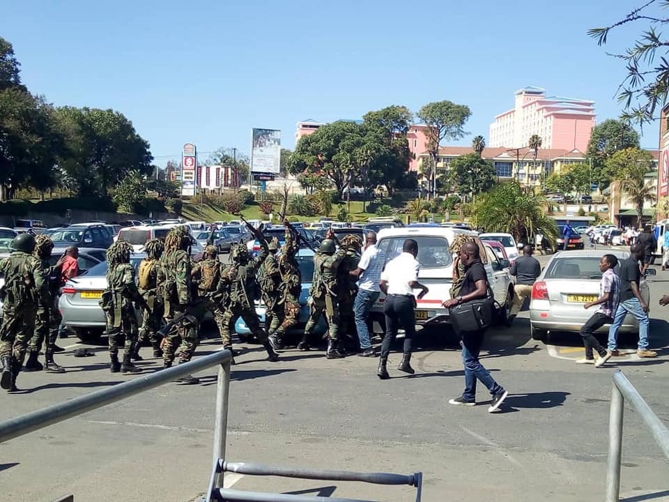 Malawi army ‘anakonza’: Soldiers protect marchers from violent DPP ...