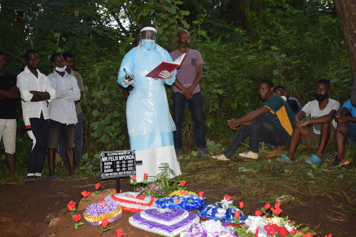 Pictorial: Veteran journalist Felix Mponda buried in an emotional ...