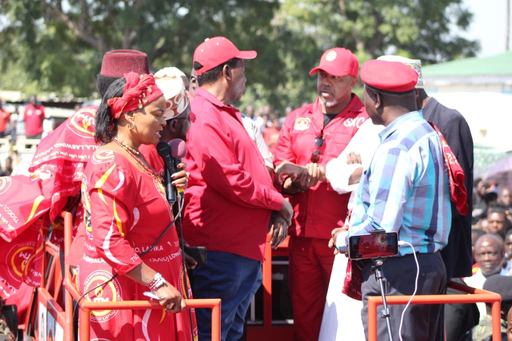 Kaliati says ‘Nyekhwelised’ in DPP hundreds join UTM: Chilima promises ...