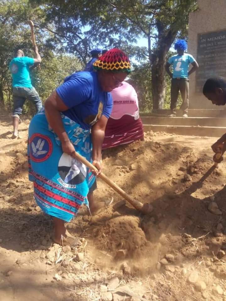 DPP MP, constituents clear bush at Mwanza murders pillar - Malawi Nyasa ...