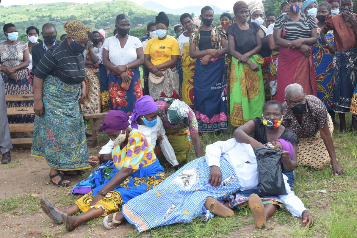 Pictorial: Veteran journalist Felix Mponda buried in an emotional ...