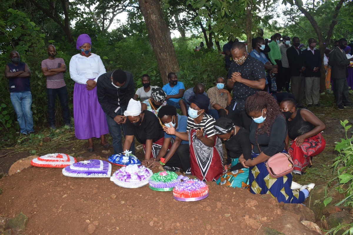 Pictorial: Veteran journalist Felix Mponda buried in an emotional ...