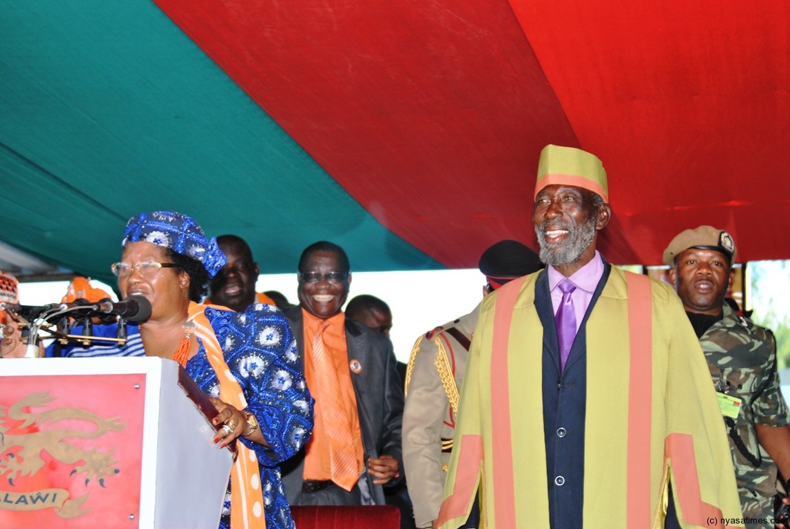 Malawi leader visits flood victims, elevates T/A Chiwalo - Malawi Nyasa ...