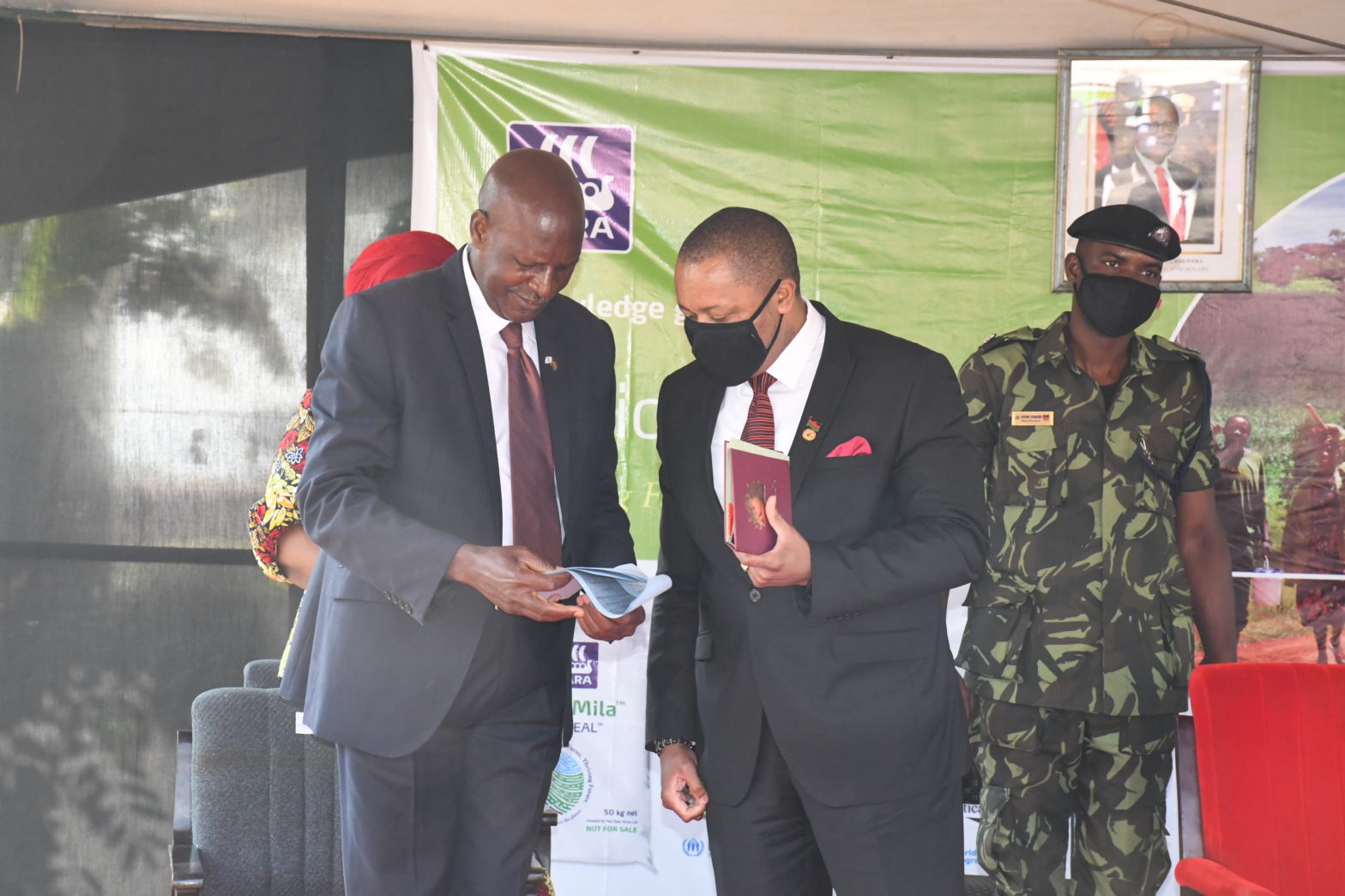 Chilima rolls out free fertilizer distribution program for Malawi ...