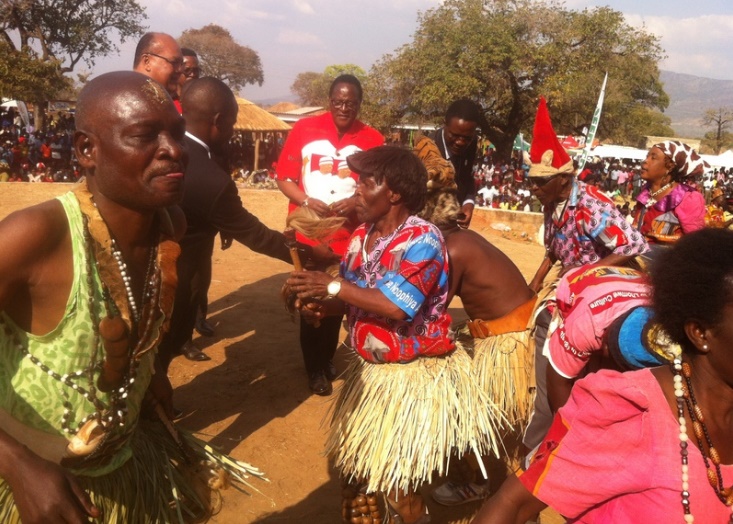 Chakwera, Mia display statesmanship in Zambia at Chewa ceremony Kulamba ...