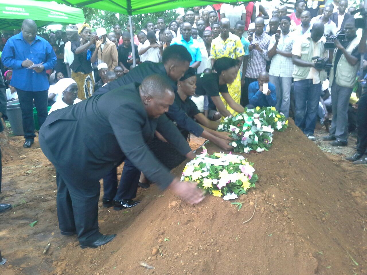 Muluzi’s daughter laid to rest as ex-Malawi president wept: Pictorial ...