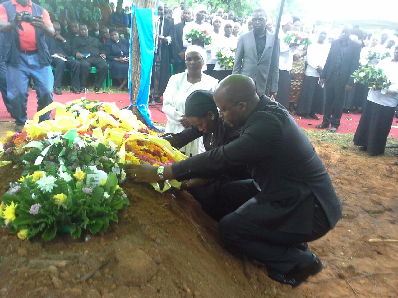 Muluzi’s daughter laid to rest as ex-Malawi president wept: Pictorial ...