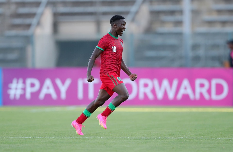 Malawi’s Temwa Chawinga floors Zambia’s Barbara Banda to become USA’s ...